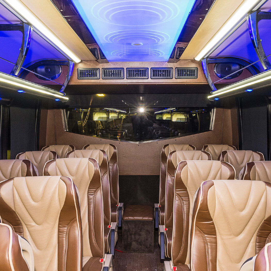 SuperCoach XL by Coach West